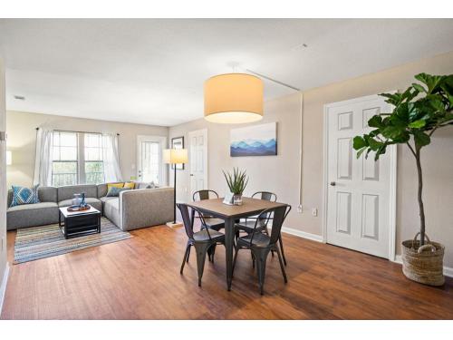 The Wilde Raleigh Pictures - LiveSomeWhere